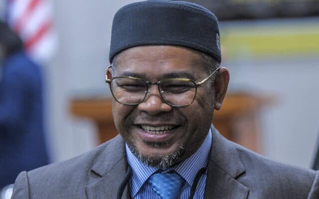 Rakyat Malaysia diingatkan patuhi arahan kuarantin diri- Khairuddin