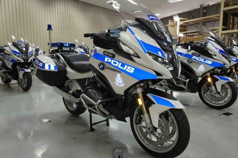 Pengiring Anwar dan Zahid 'ride' motorsikal model BMW R 1250 RT ...