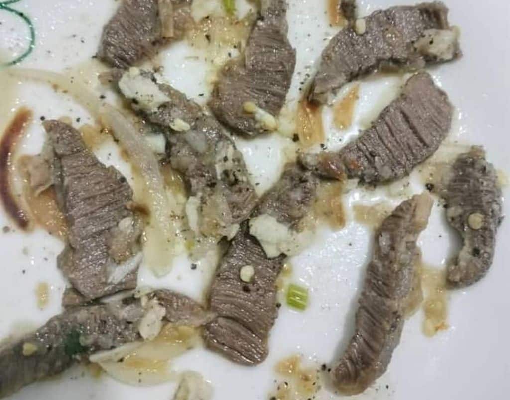 Tergamak peniaga beri sup yang daging halus sebesar jari kelingking ...